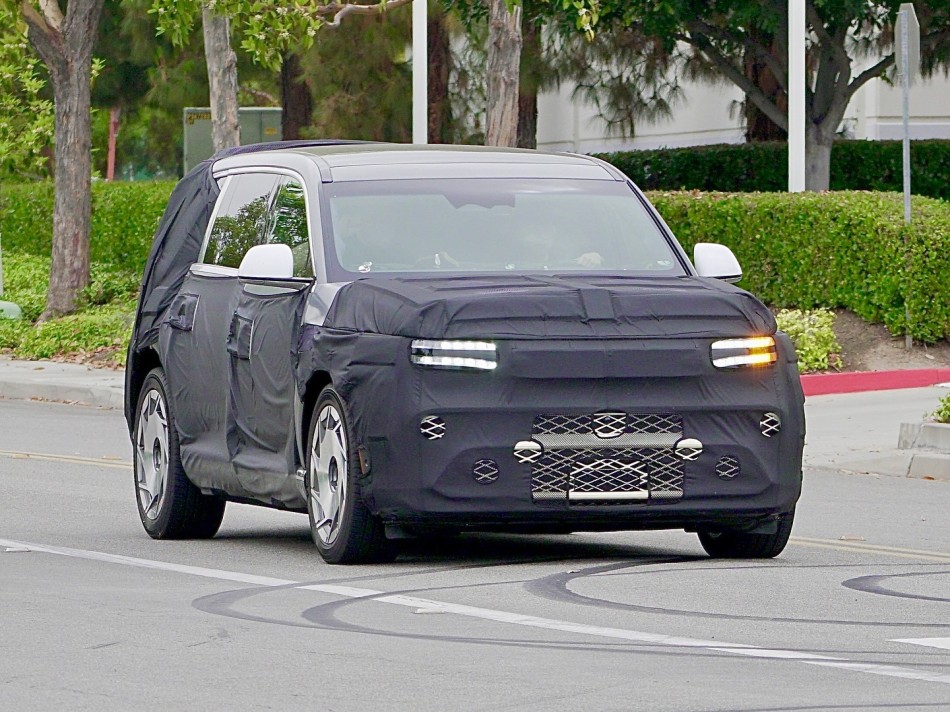 Genesis GV90 EXPOSED: 800km Range, Futuristic Tech, and a $145K Price Tag