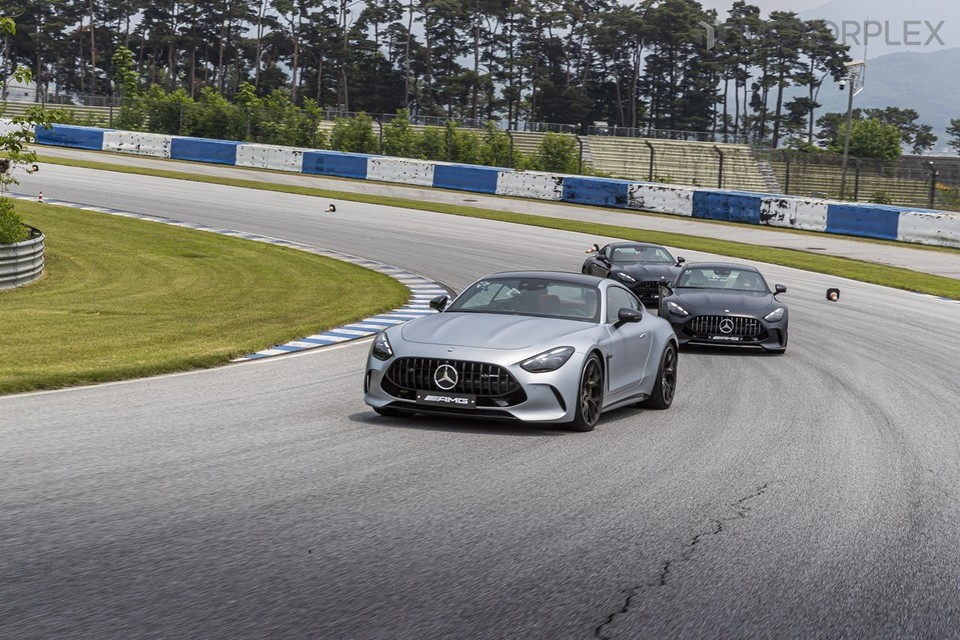 The Mercedes-AMG GT 55 Is a Luxury Missile That Could Worry Porsche
