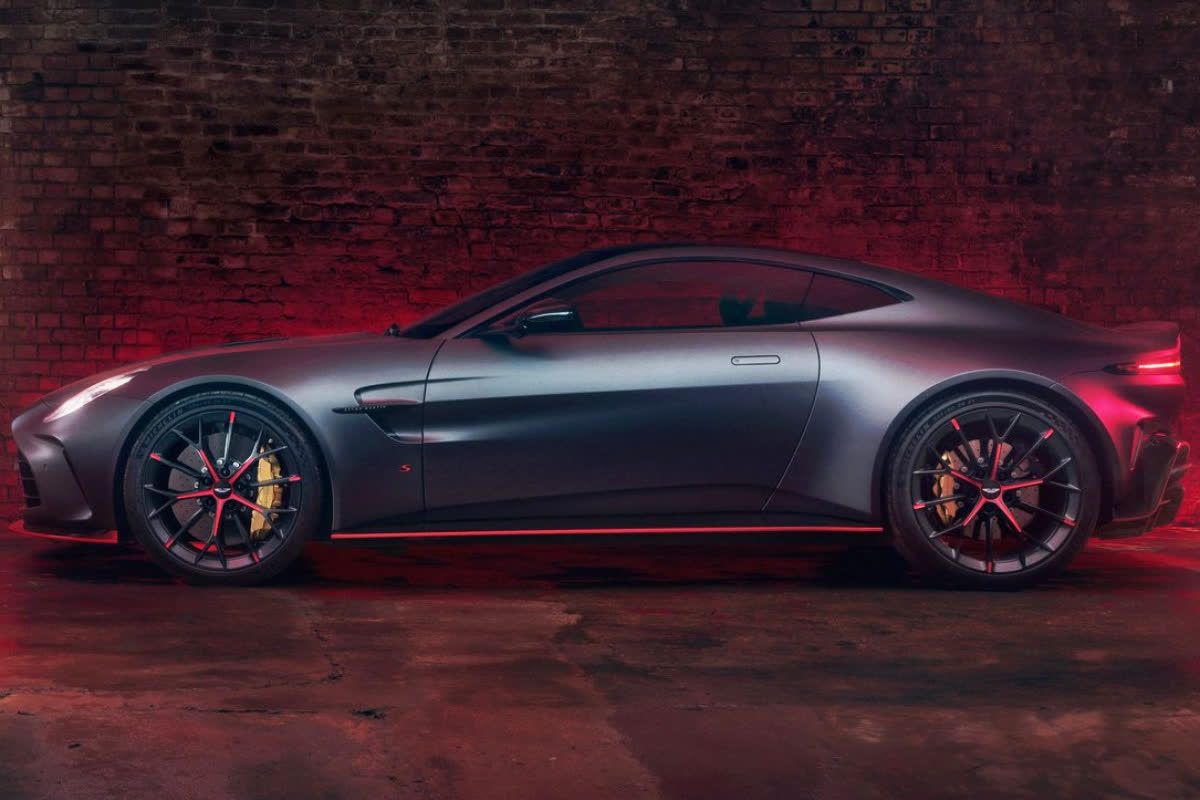 Ferrari vs. Aston Martin: Amalfi and Vantage S Face Off in GT Showdown