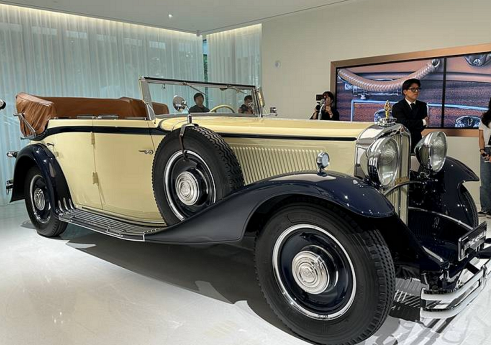 Vintage V12 Luxury: Classic Maybach Zeppelin Shines at New Seoul Brand ...