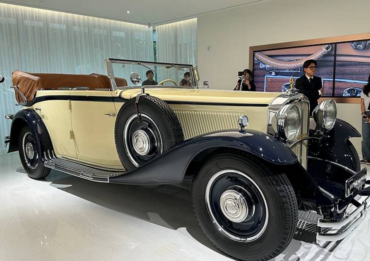 Vintage V12 Luxury: Classic Maybach Zeppelin Shines at New Seoul Brand ...