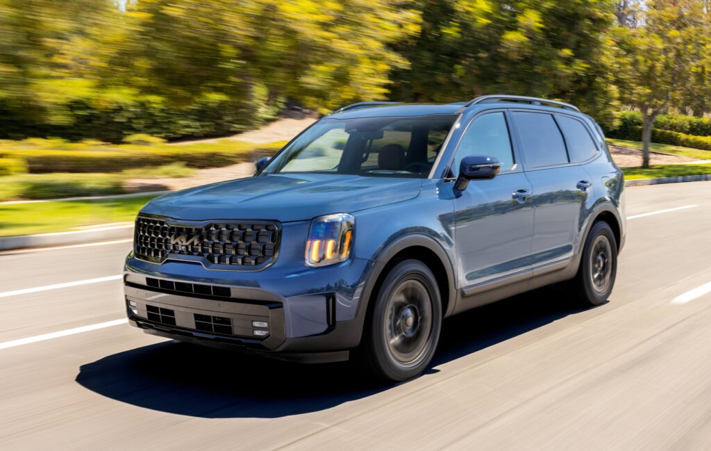 Move Over Jeep? The New Kia Telluride Looks Ready to Eat Dirt (In a ...