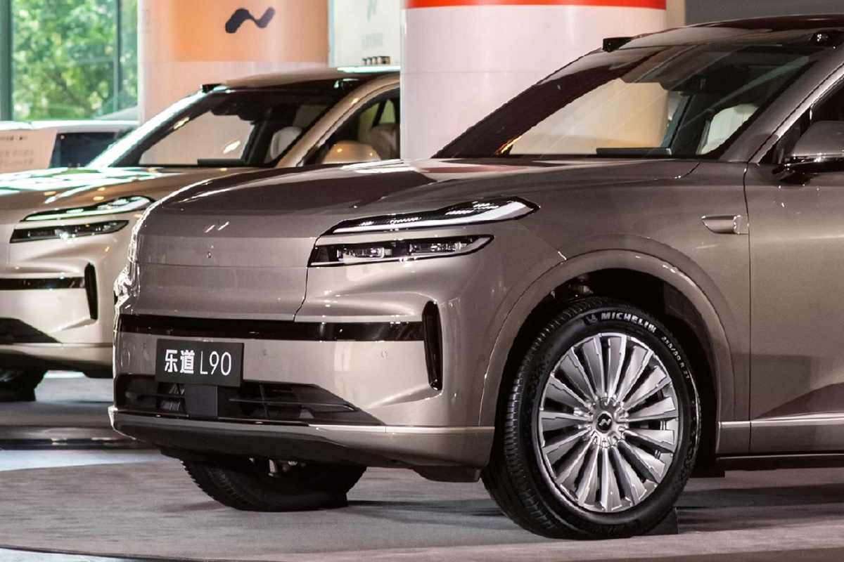 No Charger? No Problem. This Chinese SUV Swaps Batteries in 3 Minutes