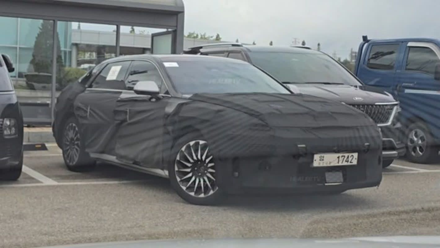 Hyundai’s Flagship Sedan Gets New Wheels, Subtle Swag