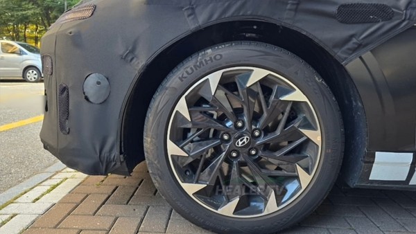 Hyundai’s Flagship Sedan Gets New Wheels, Subtle Swag