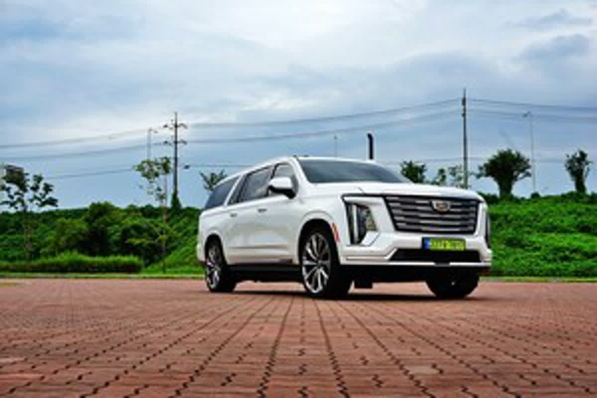 The SUV Everyone’s Talking About: Cadillac Escalade ESV, a Private Jet ...