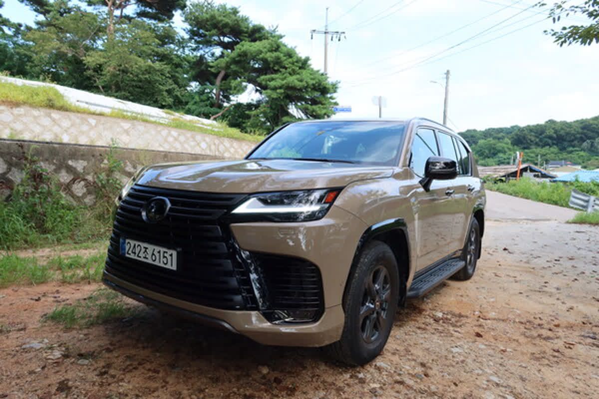 Lexus LX 700h Review: A Luxury SUV That Doubles as a Private Lounge
