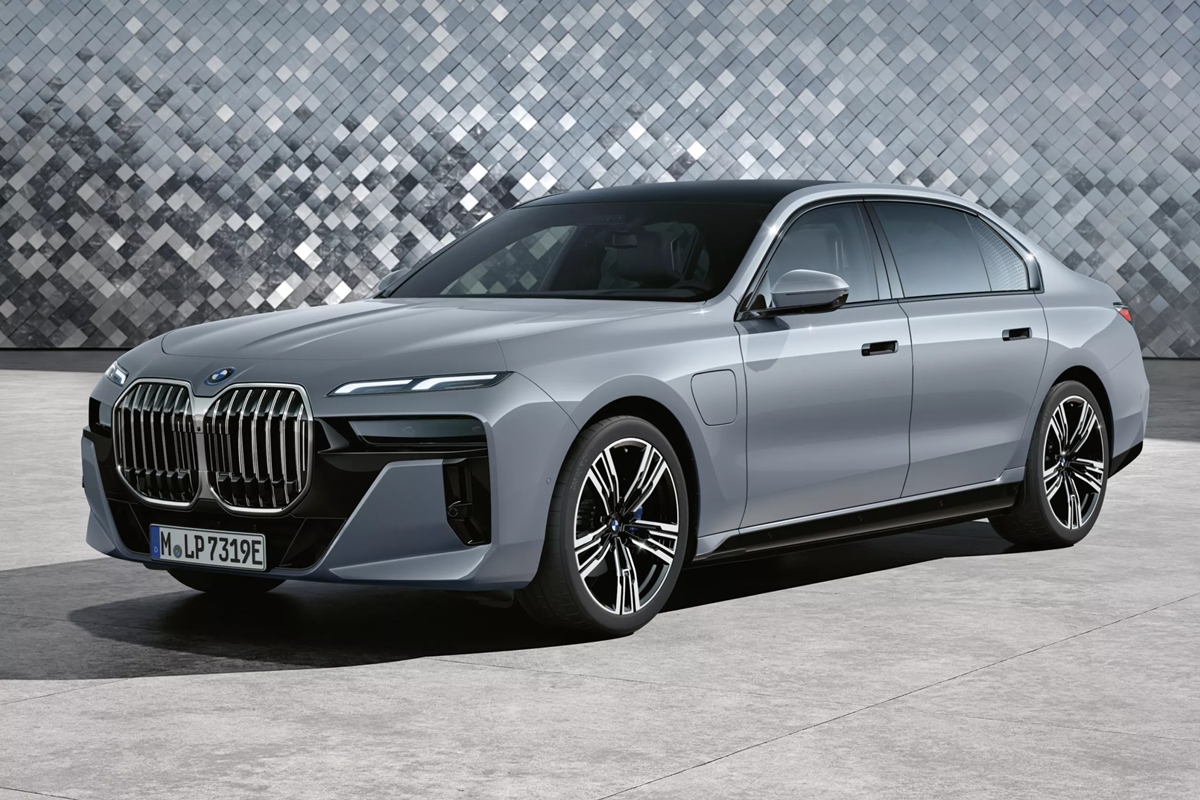 BMW 7 Series Just Stole the Crown: Is It Game Over for Mercedes S-Class?