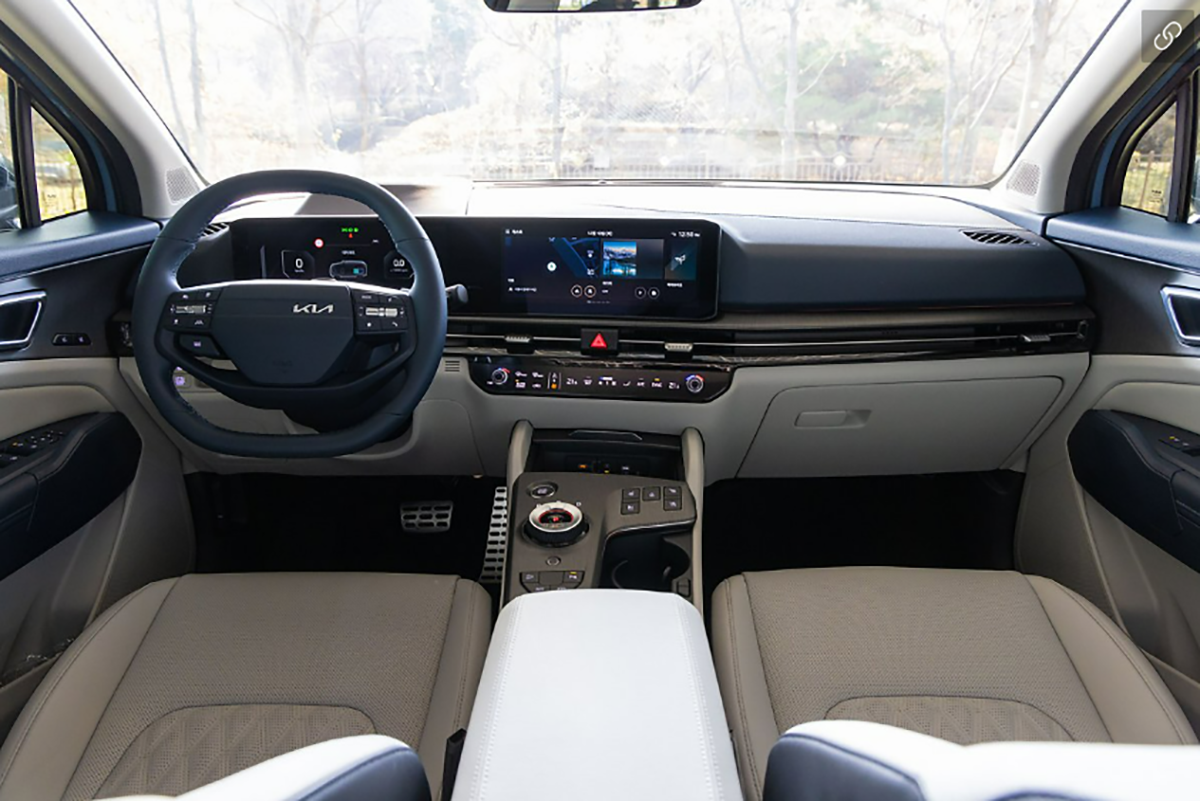 Kia Sportage Hybrid: 40+ MPG, Quiet Cruises, Big Cabin—But Watch the ...