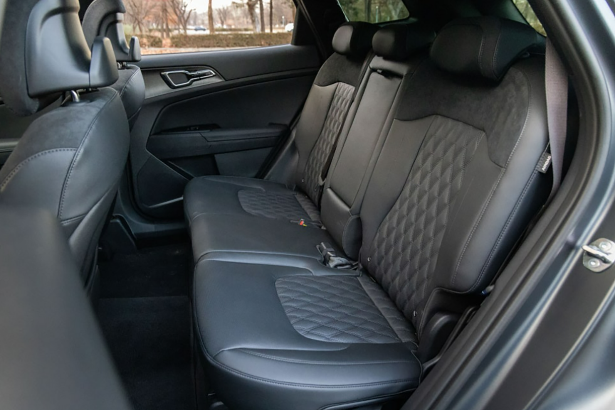 Kia Sportage Hybrid: 40+ MPG, Quiet Cruises, Big Cabin—But Watch the ...