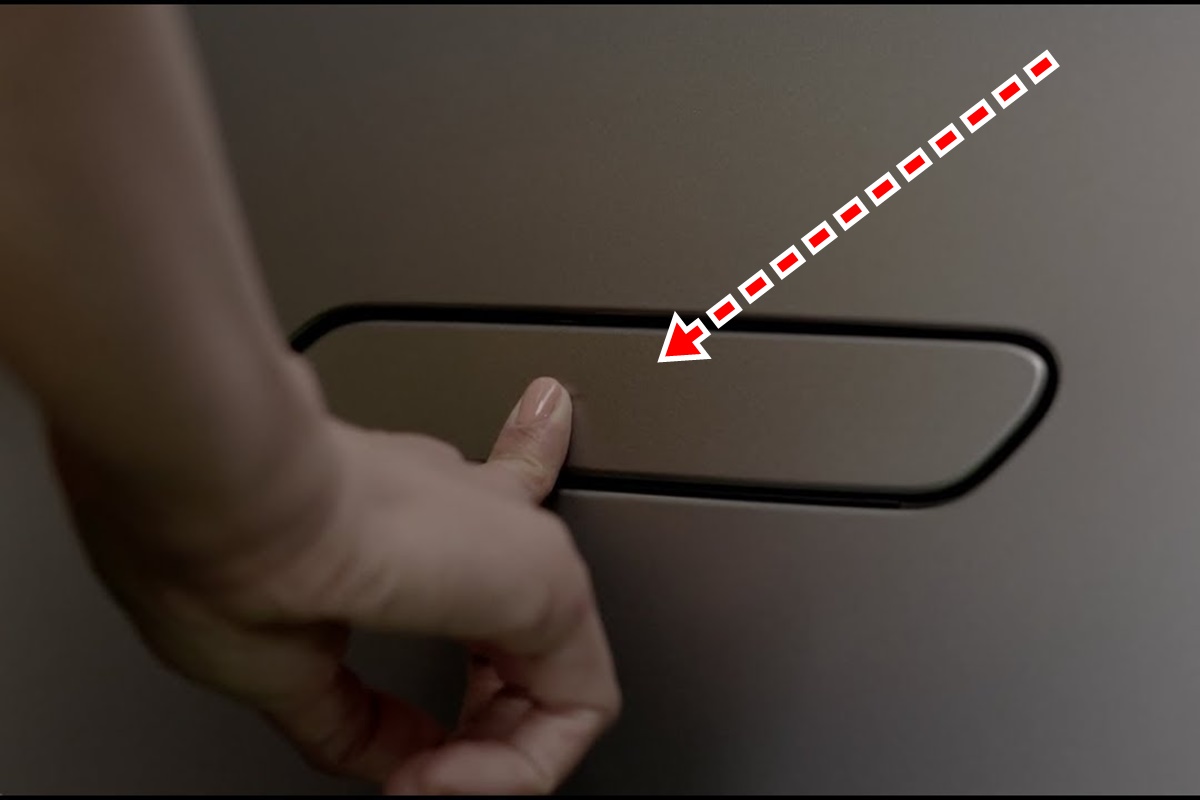 Tesla’s Flush Handles Look Cool—Until They Trap You in a Burning Car