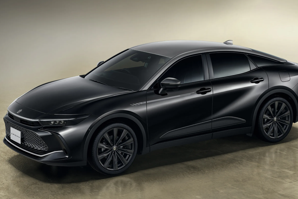 Toyota’s 70-Year Masterpiece Returns—The Crown Gets a Regal Hybrid ...