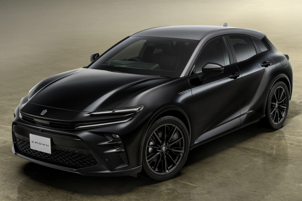 Toyota’s 70-Year Masterpiece Returns—The Crown Gets a Regal Hybrid ...