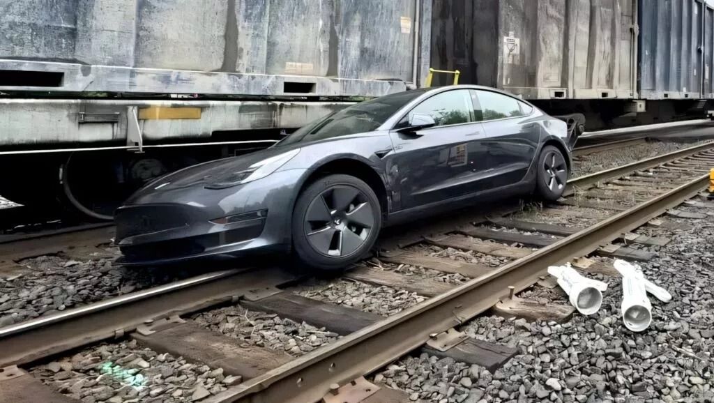 Caught on Camera—Tesla’s “Self-Driving” Fails to Stop at Railroad ...