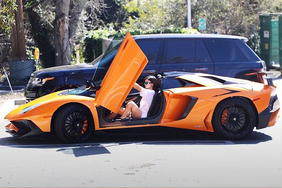 From Bugatti to Rolls-Royce—Kylie Jenner’s $10M Supercar Garage Is Pure ...