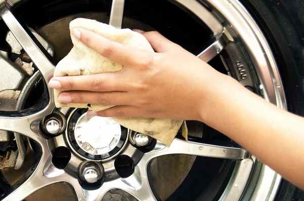 The Clean Wheel Lie: Why Your Wheels Never Look Clean After You Wash Them