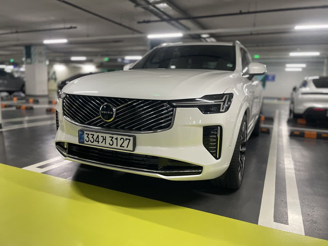Test Drive: Volvo’s New XC90 Is Calm, Confident, and Seriously Smart ...