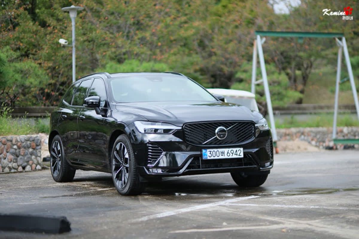 Real Photos: The 2025 Volvo XC60 Facelift Just Dropped—Subtle, Sleek ...