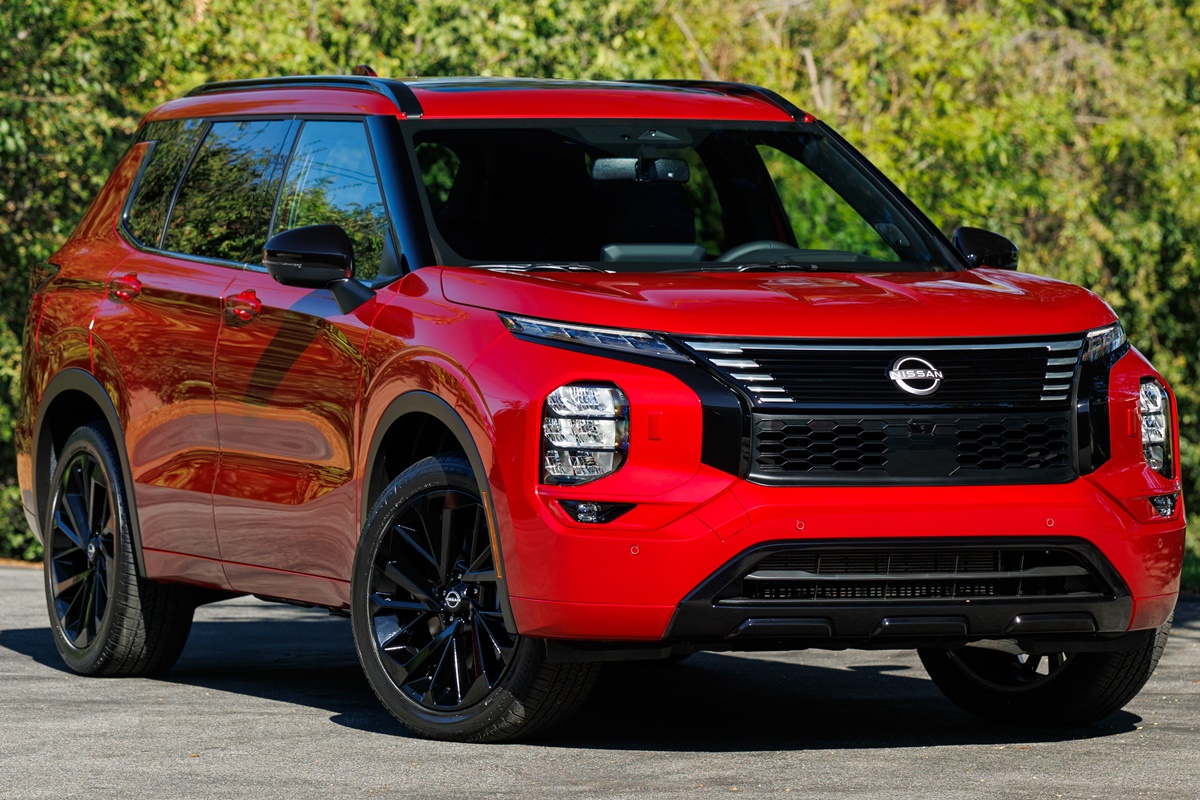 Nissan’s First-Ever Plug-In SUV Is Here—And It’s the Perfect Middle ...