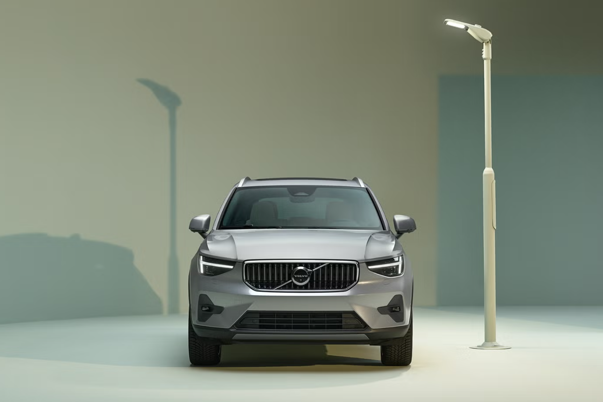 The 2026 Volvo XC40 Just Went Dark—And the Visual Upgrades Change ...