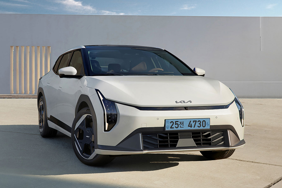 Kia’s New EV4 Is an Electric Weapon—Spacious, Quick, and Shockingly ...