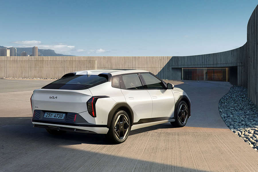 Kia’s New EV4 Is an Electric Weapon—Spacious, Quick, and Shockingly ...