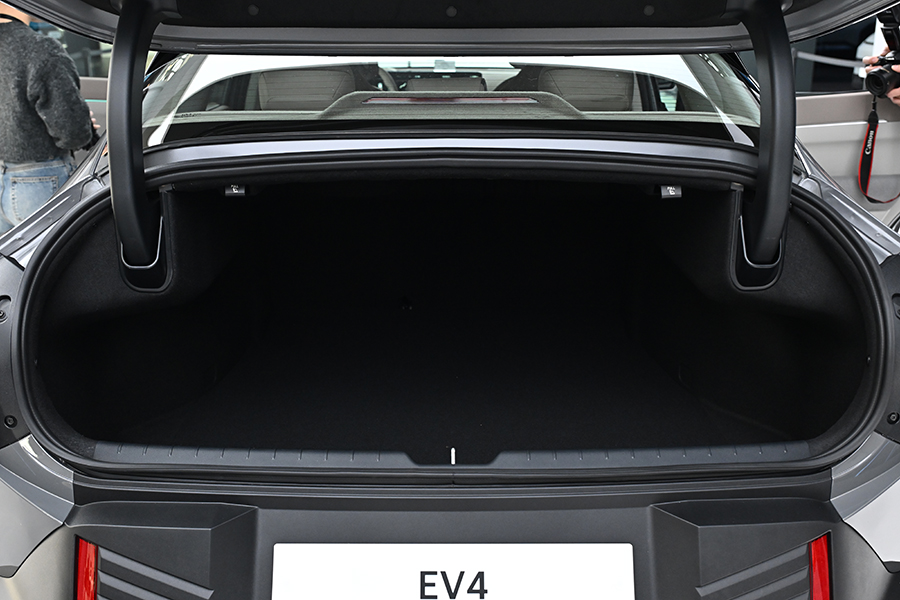 Kia’s New EV4 Is an Electric Weapon—Spacious, Quick, and Shockingly ...