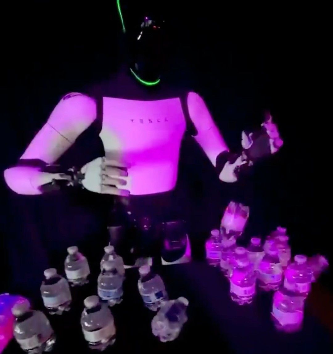 Tesla's Optimus Robot Fails at Miami Art Week: What Does This Mean for ...