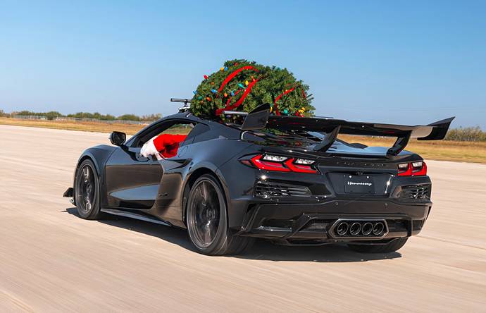Faster Than Santa: This Chevy Corvette Delivered a Christmas Tree at ...