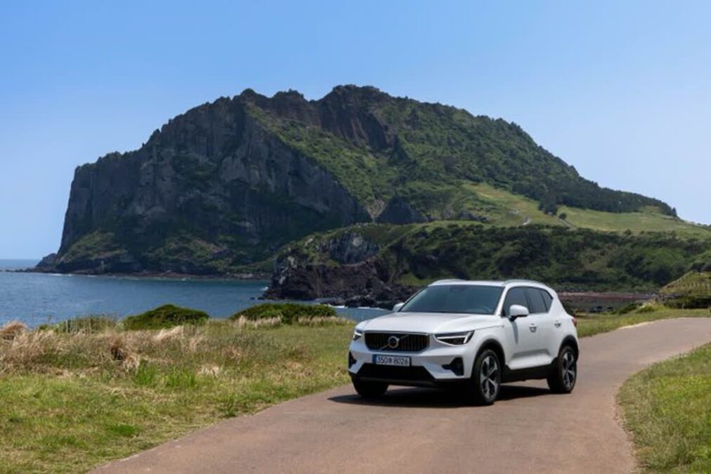 This Volvo SUV Is Outselling BMW’s X1—and the Gap Keeps Growing