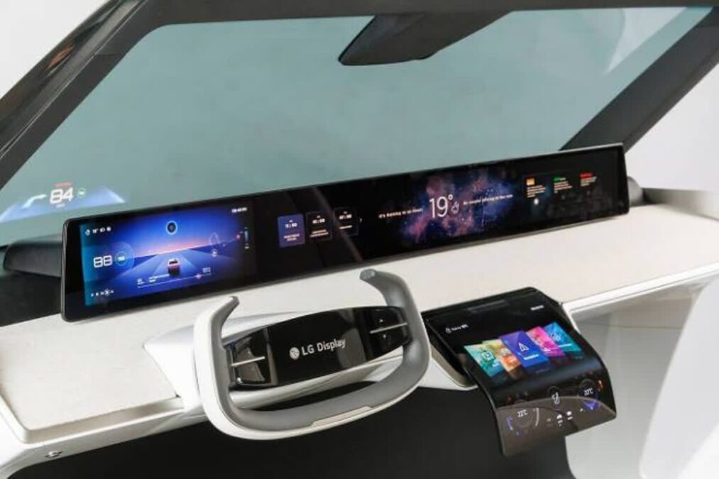 Carmakers Are Ditching Old Screens—OLED Is Taking Over the Dashboard