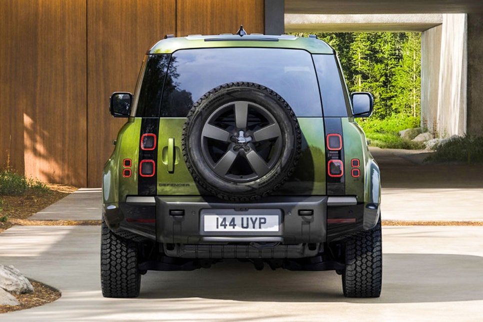 Defender OCTA Looks Like a Trail Rig But Moves Like a Supercar—Here’s ...