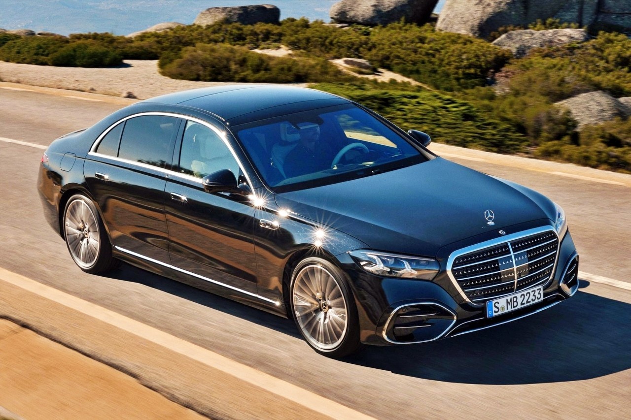 The 10-Degree U-Turn Magic: How This Massive Limo Just Out-Maneuvered ...