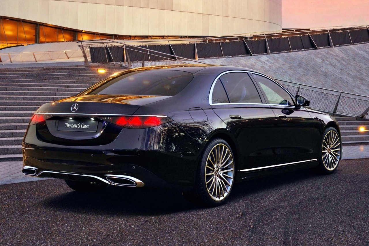 The 10-Degree U-Turn Magic: How This Massive Limo Just Out-Maneuvered ...