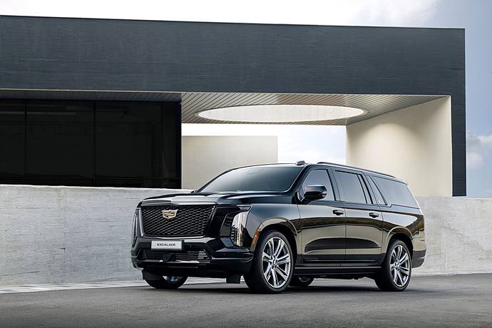 $126,000 Luxury Tank : Cadillac's 2026 Escalade Hits With 55-Inch ...