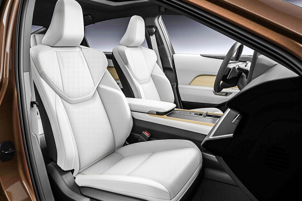The Mind-Reading Lexus : Why The New ES350e Makes Physical Buttons Look ...